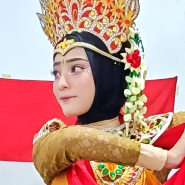 Intan - Guru menari - 50000 Rp / jam