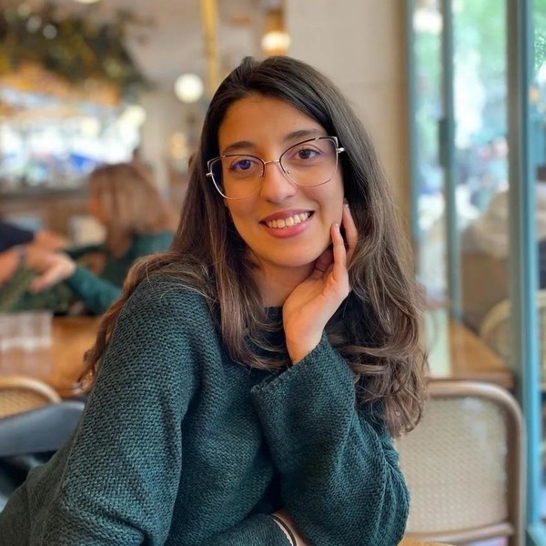 Zineb - Paris, : Etudiante en école d'ingénieur donne des cours de math ...