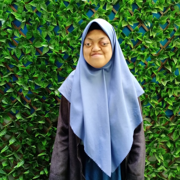 Sri Fatimah - Guru fisika di Makassar - 50000 Rp / jam