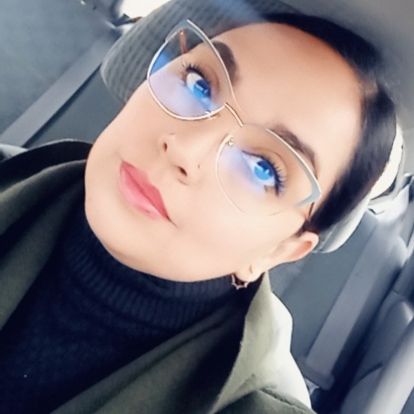 BERONICA : Colombiana con muy buena dicción y ortografía, con ...