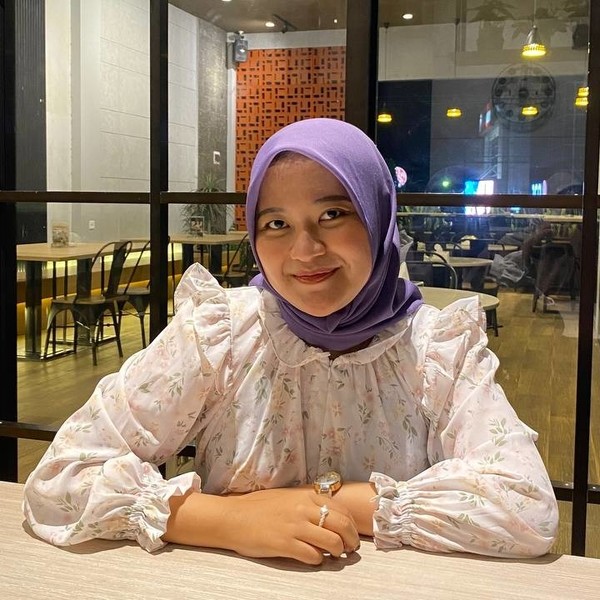 Niswah - Guru matematika di Surabaya - 55000 Rp / jam