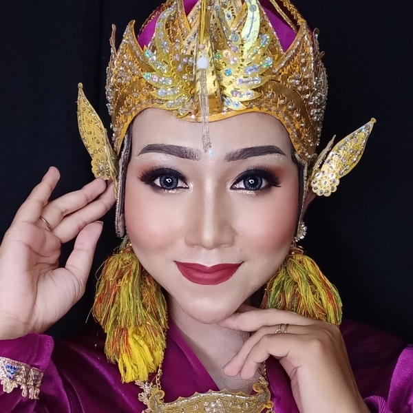 Priska Harsiloningtyas - Guru menari - 60000 Rp / jam