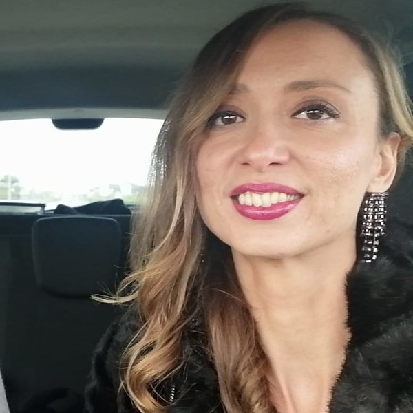 Corinna - Insegnante di aiuto compiti a Bari - 30€/ora Corinna - Insegnante di aiuto compiti a Bari - 30€/ora