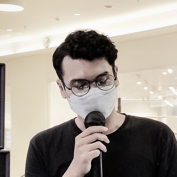 Ikmal - Guru menggambar di Surabaya - 75000 Rp / jam