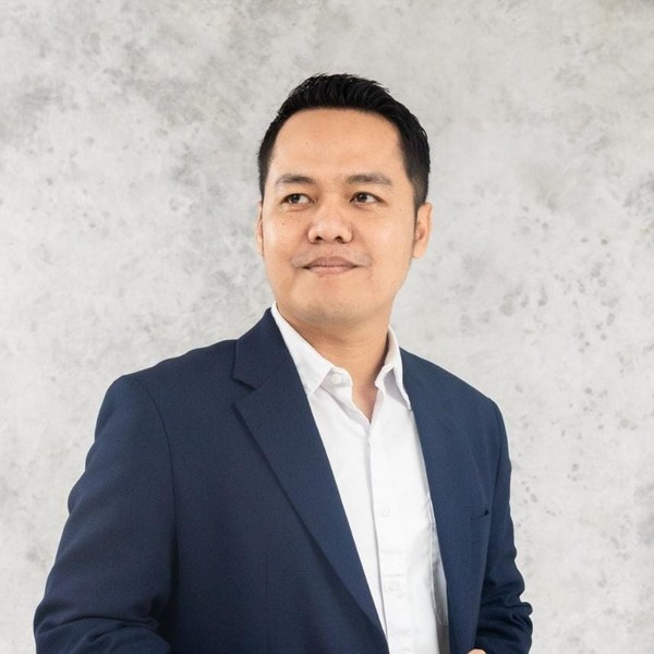 Umar Faruq - Guru ekonomi - 70000 Rp / jam