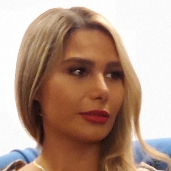 Niloufar - English tutor in Toronto - $77/h - 10 avis