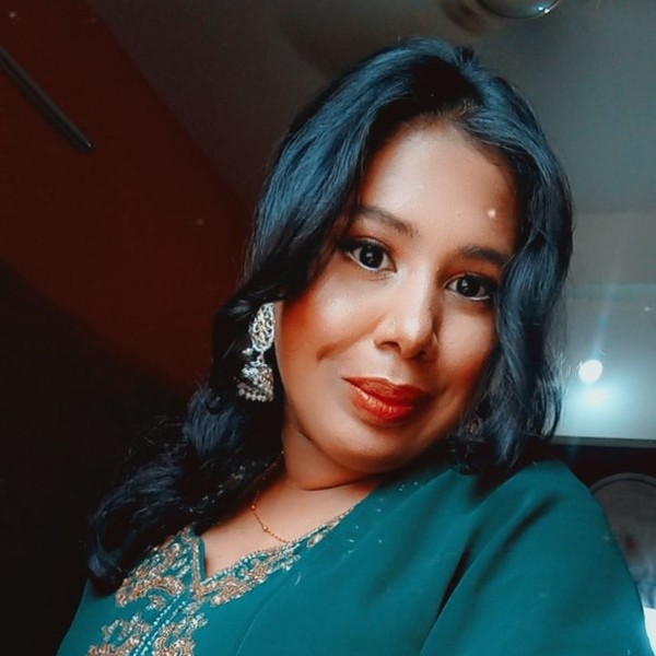 Hina - English tutor - 18£/h Hina - English tutor - 18£/h
