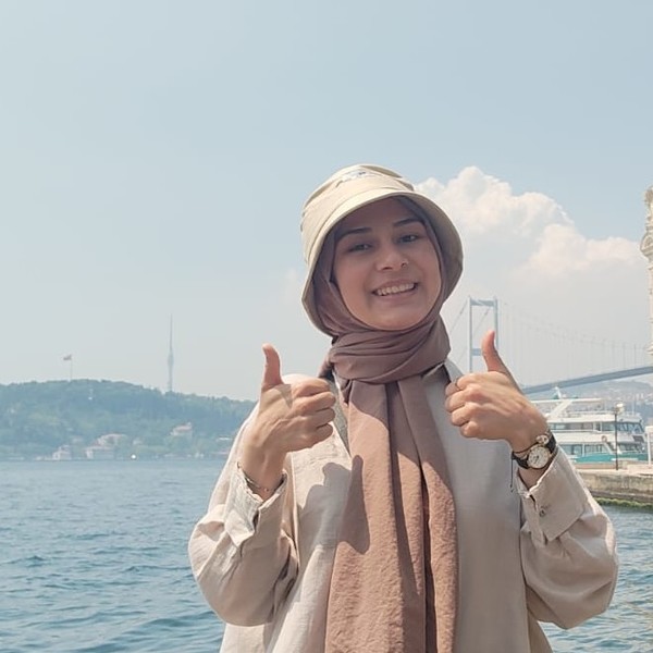 Rabia - Matematik öğretmeni - 85 TL/saat