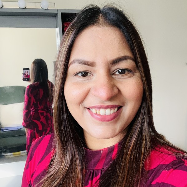 Archana - Yoga teacher in Shirley - 20£/h - 11 reviews