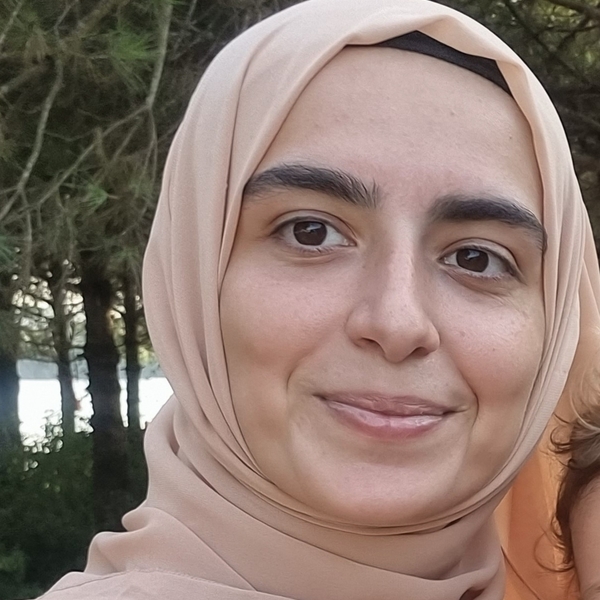 Sevde Nur - Matematik öğretmeni Derince konumunda - 100 TL/saat