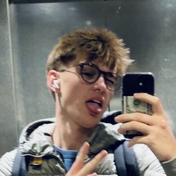 Cyril - Prof de maths à Visé - 25€/h - 2 élèves accompagnés