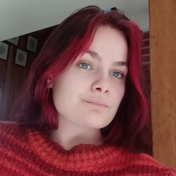 Jade - Meudon,Hauts-de-Seine : Étudiante en graphisme, je propose du ...