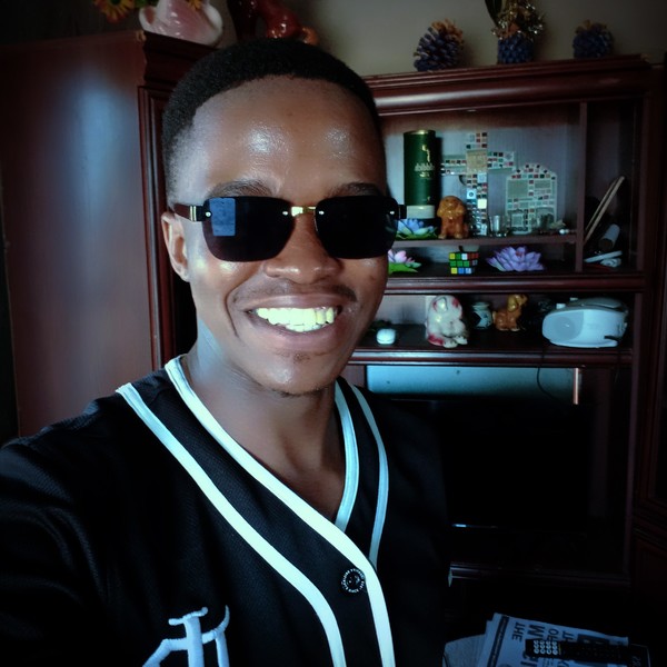 Letlhohonolo - Maths tutor - RM12/h