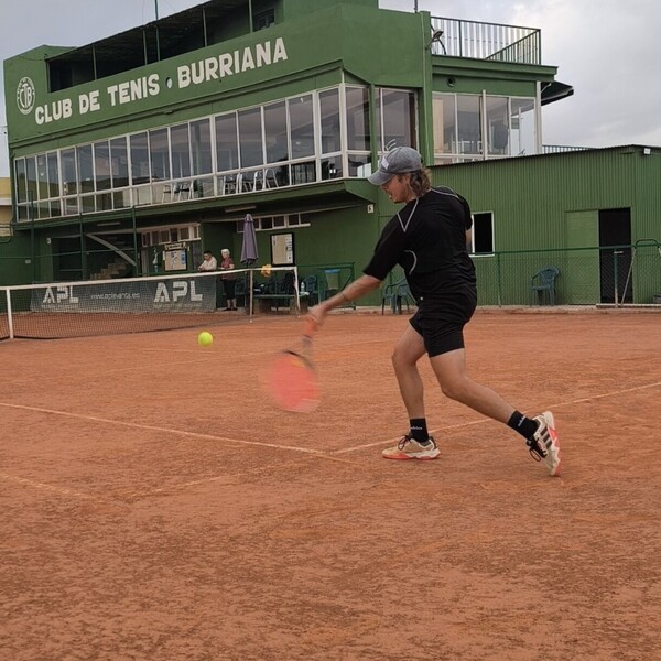 Isaac - Profe de tenis en Valencia - 18€/h - 4 opiniones