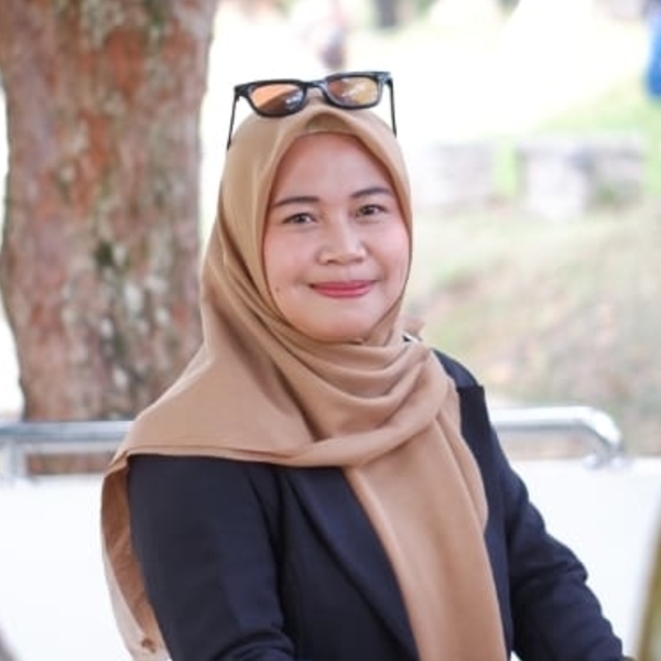 Fadila - Guru matematika - 5000 Rp / jam