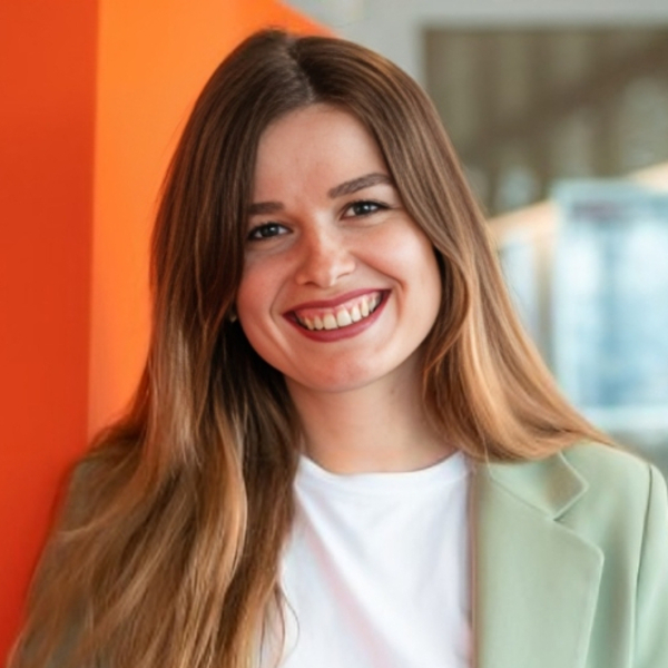 Luna - Computer programming teacher - ₹3483/h