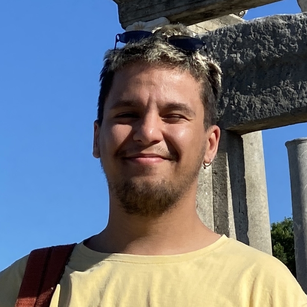 Onur : İlkokul, ortaokul seviyesi ingilizce eğitimi. Seviyenize bağlı ...