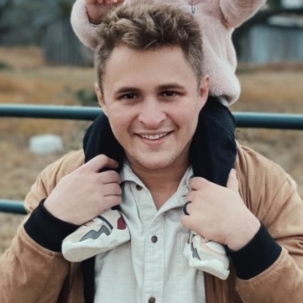 Landon - Guitar tutor - $48/h