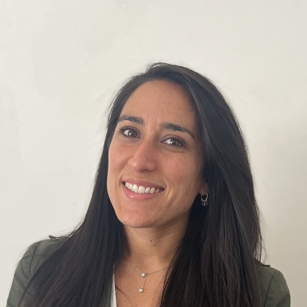 Yanira - Profesor de español y literatura - $407/h