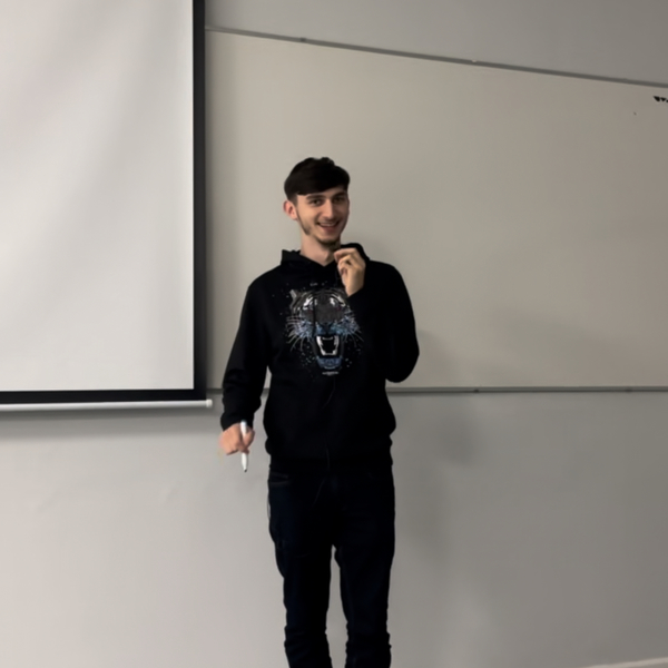 - Physics tutor - €29/h