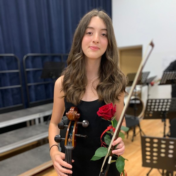 Eva - Cello teacher - R457/h - 2 students accompanied