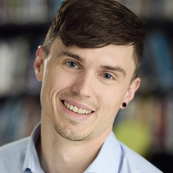 Teague - Photoshop tutor - $92/h