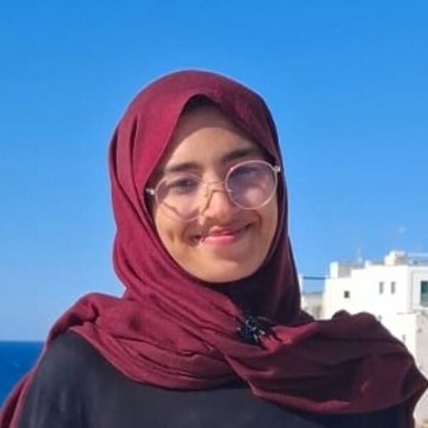 Loubna - Prof de maths - 264MAD/h