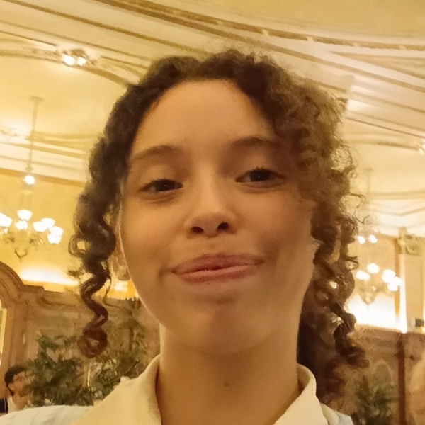 Luciana Profesor De Matemática 3786 H