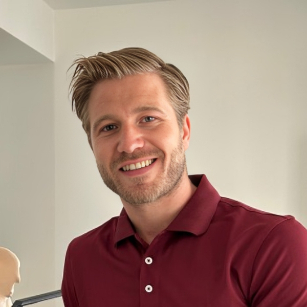 Miles - French teacher - ₹2196/h