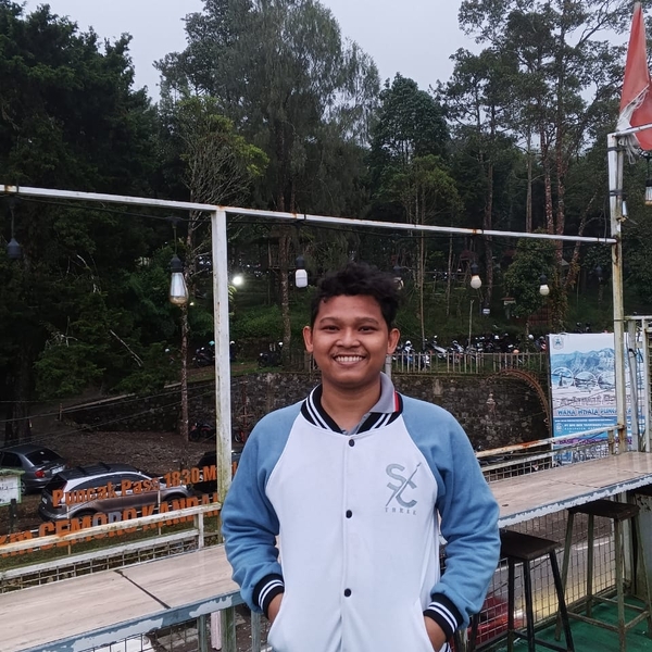 Hamzah - Guru artificial intelligence di Surabaya - 125000 Rp / jam