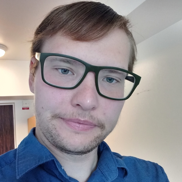 Thomas - Svensklärare - 105kr/h