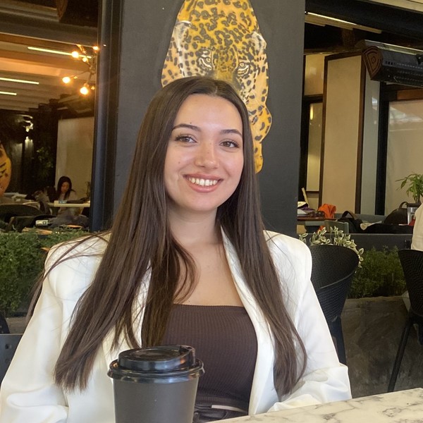 Öznur - Teknikokullar/Beşevler: Matematik bölümü son sınıf öğrencisi olarak İLKOKUL, ORTAOKUL ...