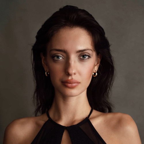 Laura - Oxford,Oxfordshire : Award-winning, easy-going English grad ...