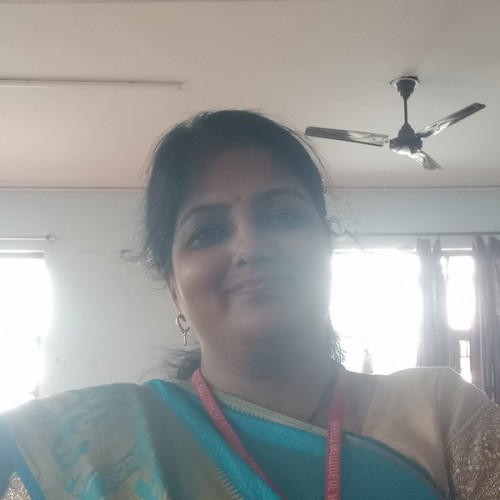 Shivani - Maths teacher in Meerut - ₹300/h
