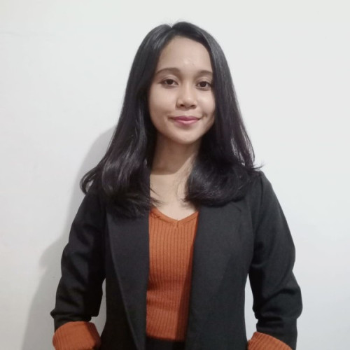 Helni - Guru puisi - 100000 Rp / jam