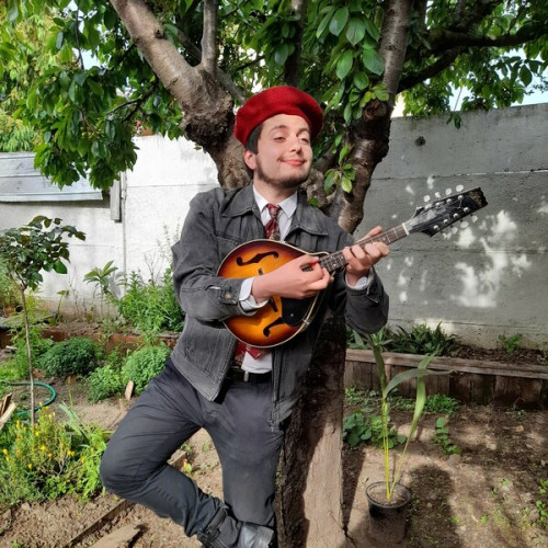 Kevin - Chillan,: Musico de profesion dicta clases de laud moderno ...