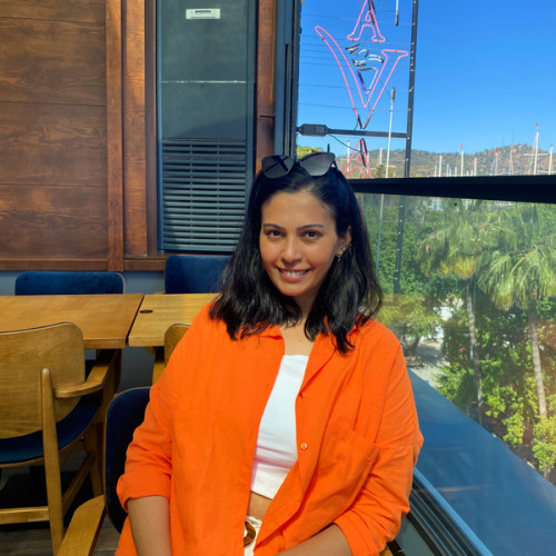 Özlem - Türkçe öğretmeni - 800 TL/saat