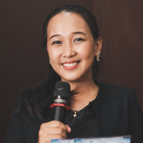 Eirene Nifati Pangkey - Guru public speaking - 150000 Rp / jam