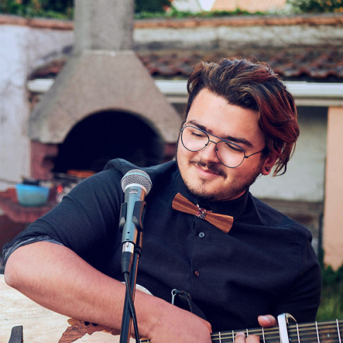 Léo - Prof de chant à Calais - 30€/h - 2 avis - 2 élèves accompagnés