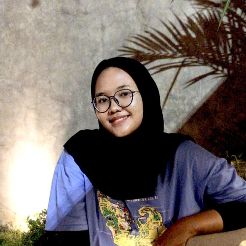 Indina - Guru matematika - 55000 Rp / jam