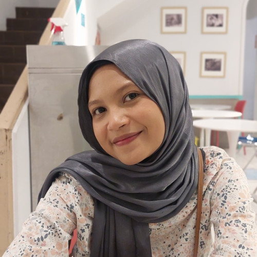 Junika - Guru matematika di Surabaya - 40000 Rp / jam