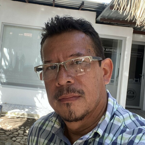 Luis - Maths tutor - RM117/h