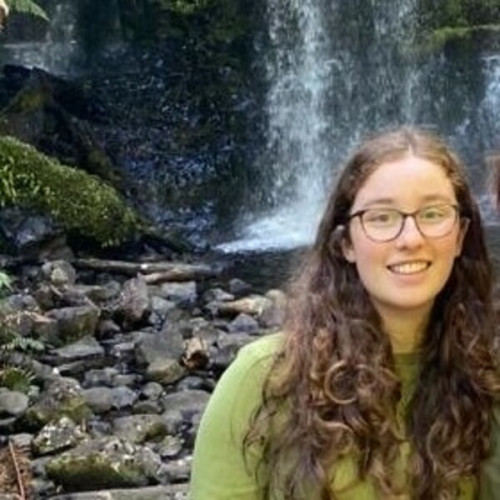 Sara - French teacher - R372/h - 8 students accompanied