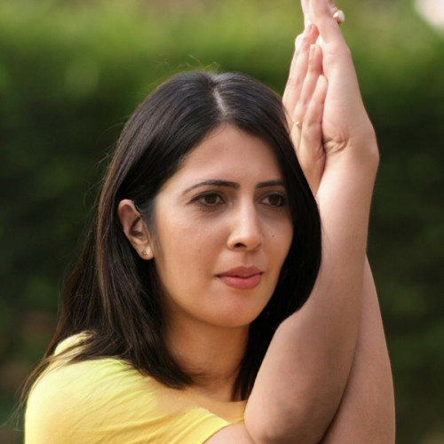 Jeevitha - Yoga tutor in Seattle - 35$/h - 1 reviews