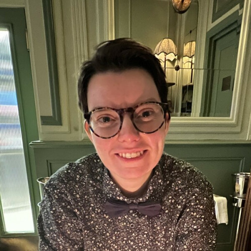 Celine - French tutor - 427$/h