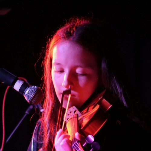 Emma - Violin teacher - R1003/h - 2 students accompanied