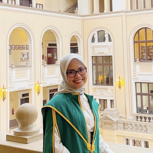 Linda Devi - Guru matematika - 70000 Rp / jam