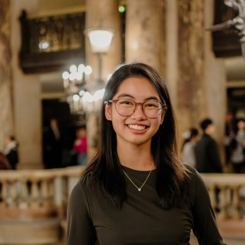 Chloe - French tutor - $21/h