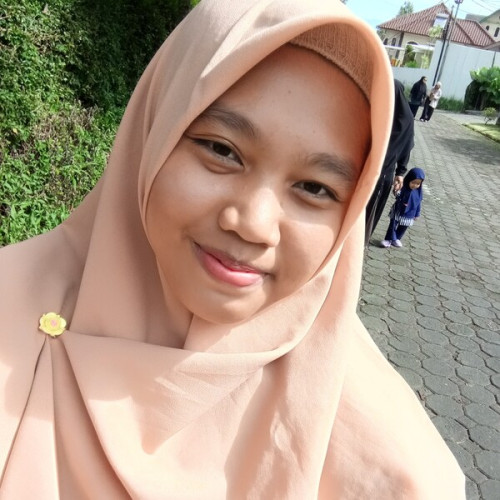 Sri - Guru mengaji - 20000 Rp / jam