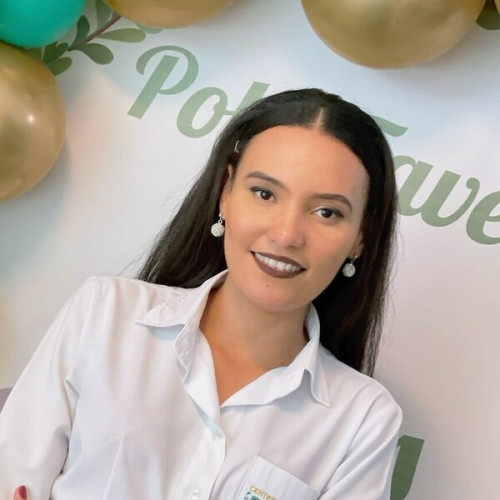 Magna : Professora de inglêscom formaçãoem Pedagogia e Letras ...